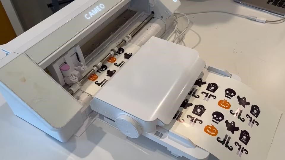 How to Use the Auto Sheet Feeder With Cameo 4 - Silhouette U