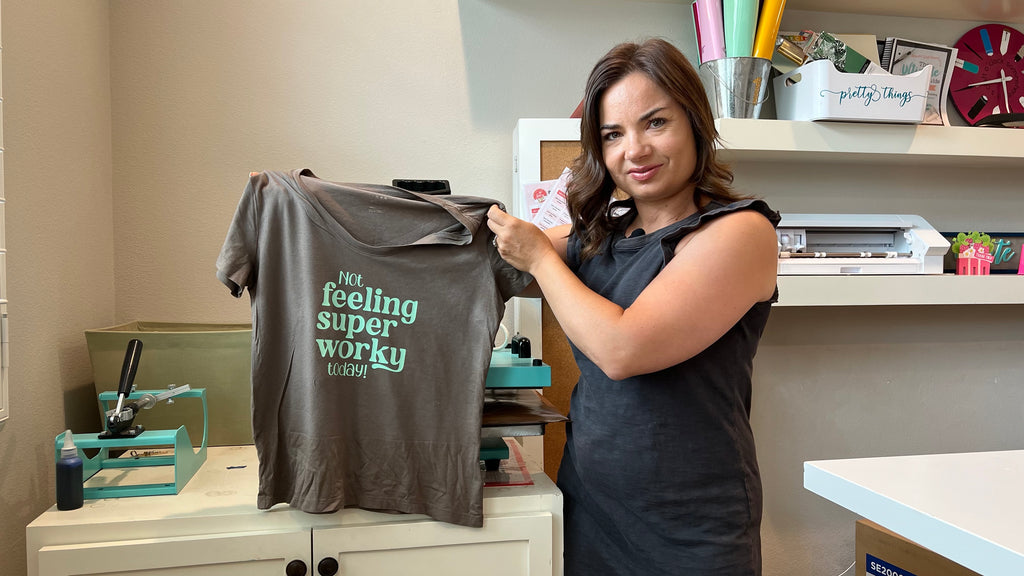 Beginner Video: How to Quickly and Easily Place HTV So It's Centered o ...