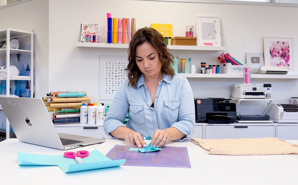 Beginner Video: How to Cut HTV With Cameo 5 - Silhouette U